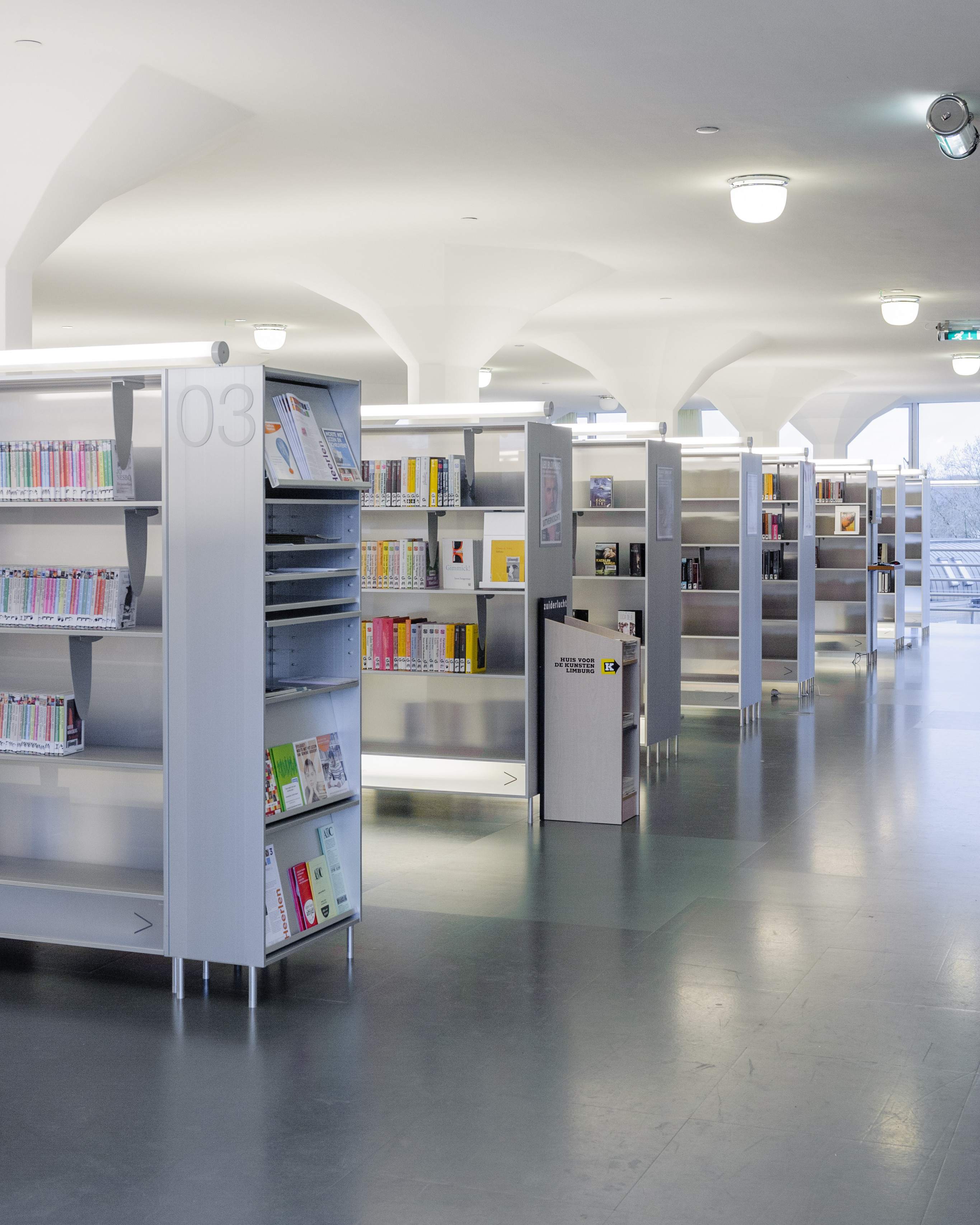 Multiline | Bibliotheek SCHUNCK* Glaspaleis