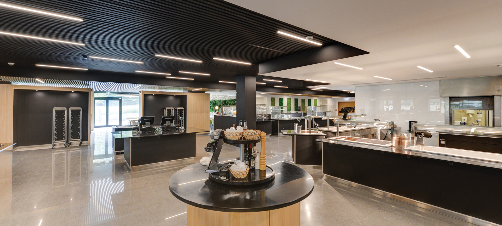 Multiline | Company restaurant